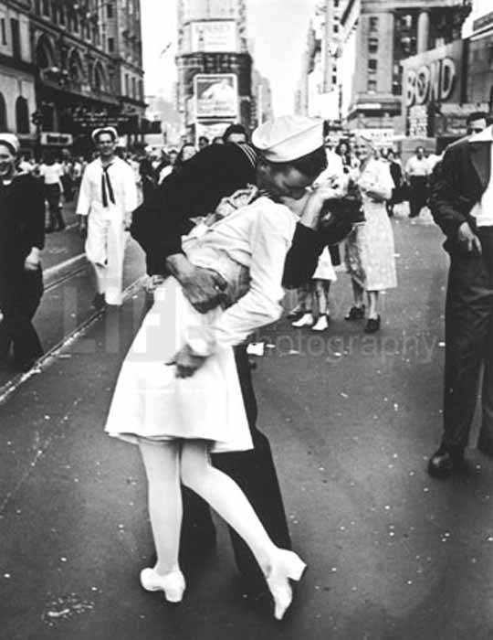 Alfred Eisenstaedt | VJ Day in Times Square (1945) | MutualArt