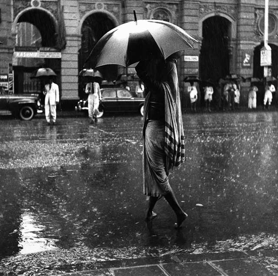 Sam Tata | Coolie Woman, Monsoon, Bombay, India (1948) | MutualArt