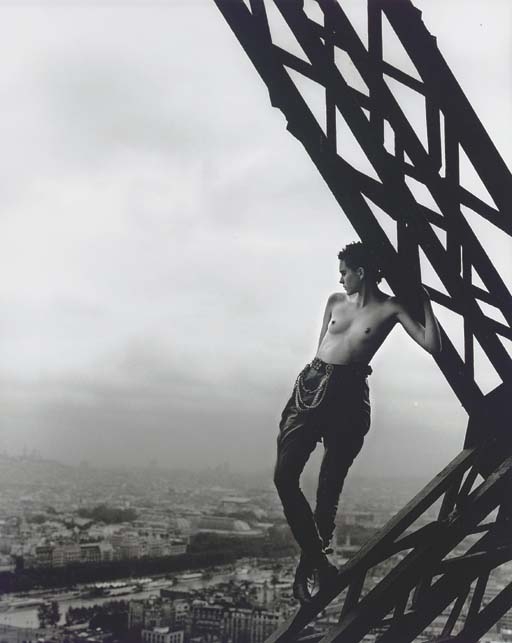 Peter Lindbergh | Mathilde on the Eiffel Tower (hommage à Marc Riboud ...