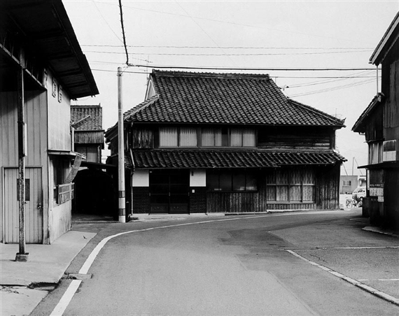Thomas Struth | TRADITIONAL JAPANESE HOUSE 1, YAMASUCHI, 1991 | MutualArt