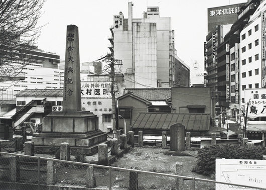 Thomas Struth | Shinjuku, Tokyo, April 1986 (1986 - 1987) | MutualArt