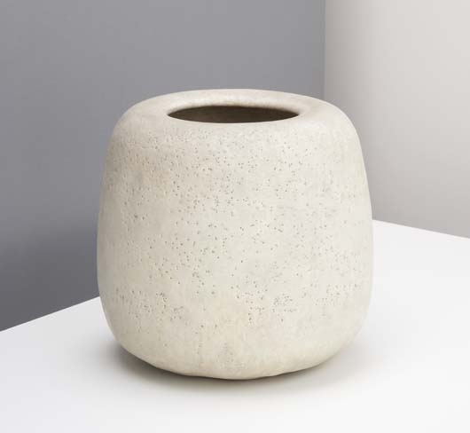 Lucie Rie | Cylindrical pot (Circa 1968) | MutualArt