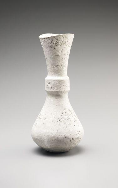 Lucie Rie | Cylindrical pot (Circa 1968) | MutualArt