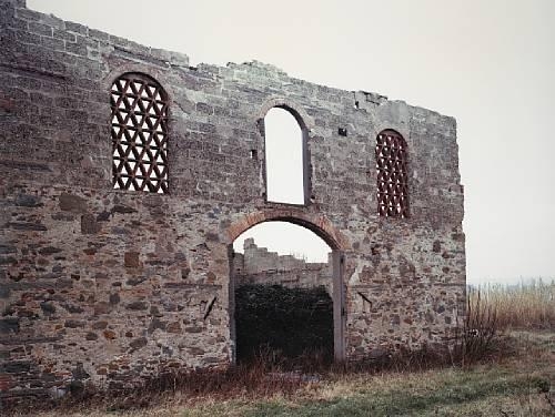 Axel Hütte | San Miniato, Italy (Grassy Ledge) (1990) | MutualArt