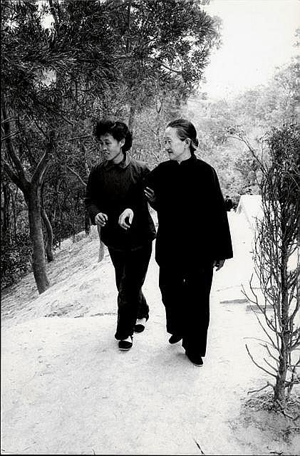Marc Riboud | CHINESE WOMEN IN SNOW, 1965 | MutualArt