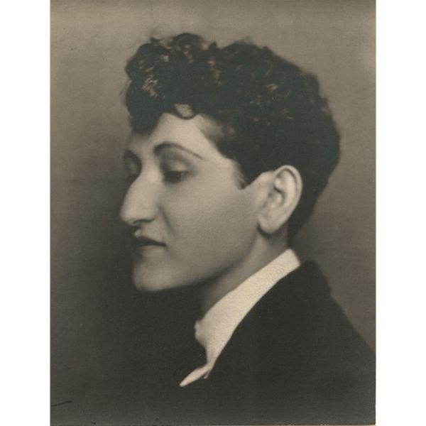 Tina Modotti | Portrait d'Anita Brenner, 1925 | MutualArt
