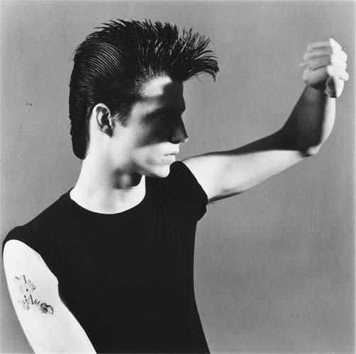 Robert Mapplethorpe | Larry [man with tattoo and 3 fingers] (1981 ...