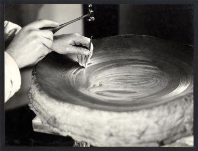 Finsler Hans | Hände beim Ziselieren (Late 1920s) | Artwork performance ...