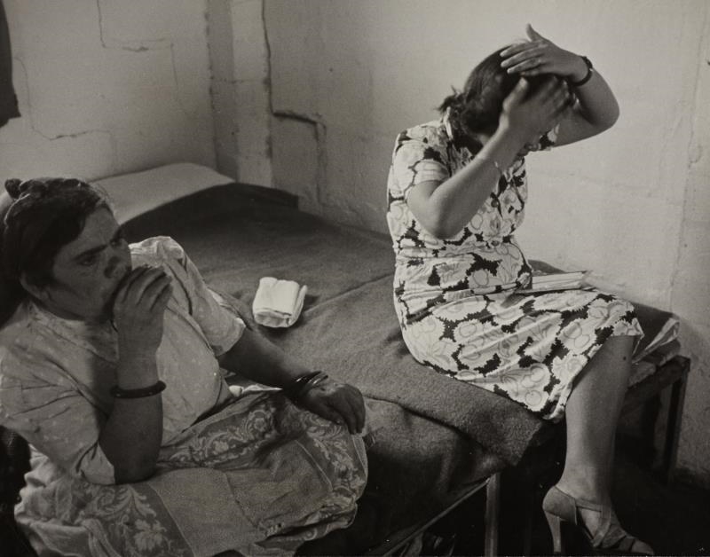 Robert Capa | Immigrants in their baracks, St. Luke's camp, Israel ...