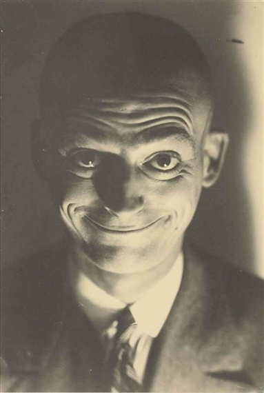 Guglielmo Sansoni | TATO IN COLORE CON LA FREGOLA (Circa 1930) | MutualArt