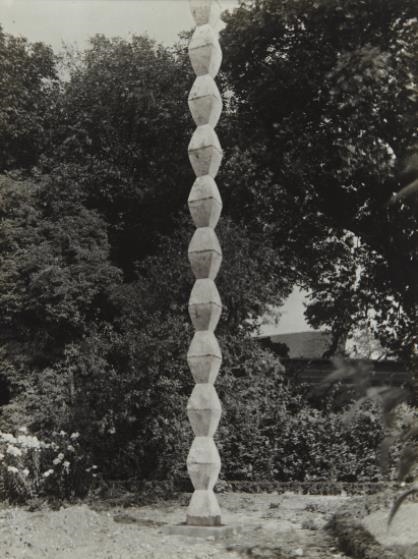 Constantin Brancusi | Endless Column in Steichen’s Garden at Voulangis ...