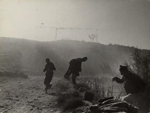 Robert Capa | LOYALIST TROOPS DURING AN OFFENSIVE ON THE RIO SEGRE ...