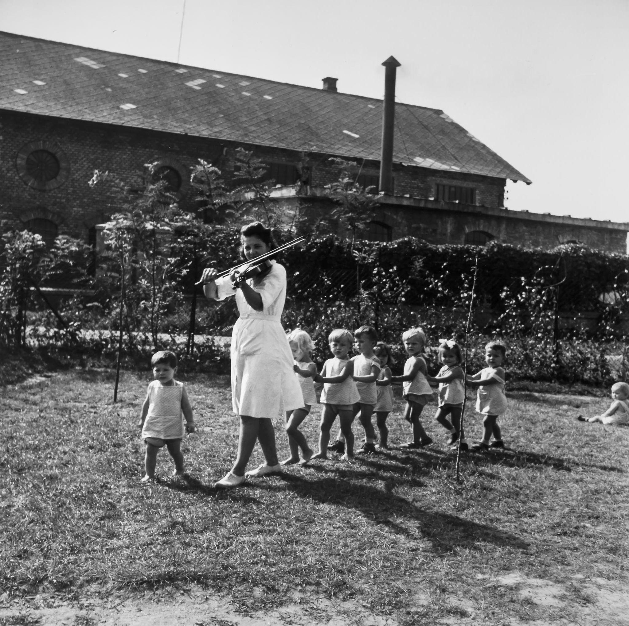 David Seymour | 6 works; A Disturbed Child in a Warsaw Orphanage, 1948 ...