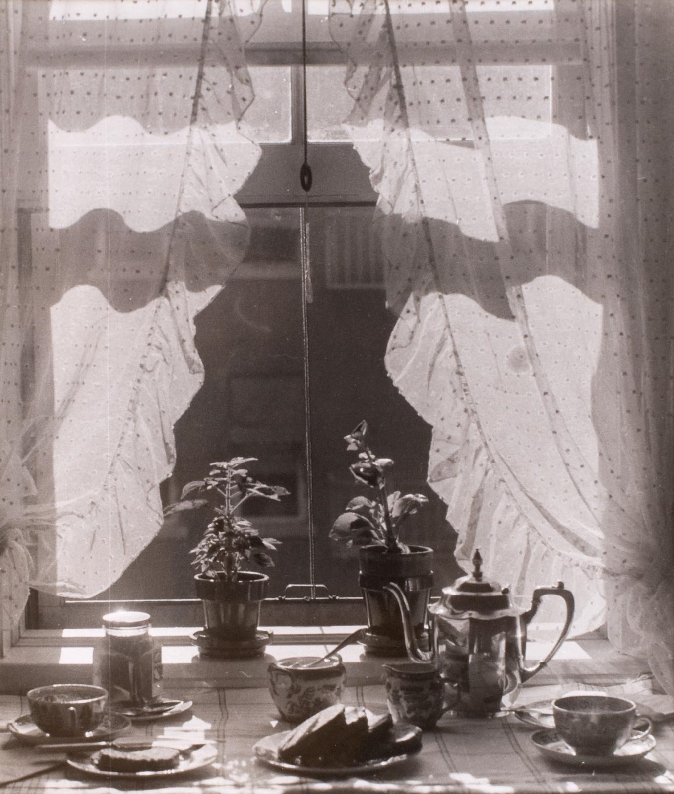 Drahomir Joseph Ruzicka | Stůl v okně (1925) | MutualArt