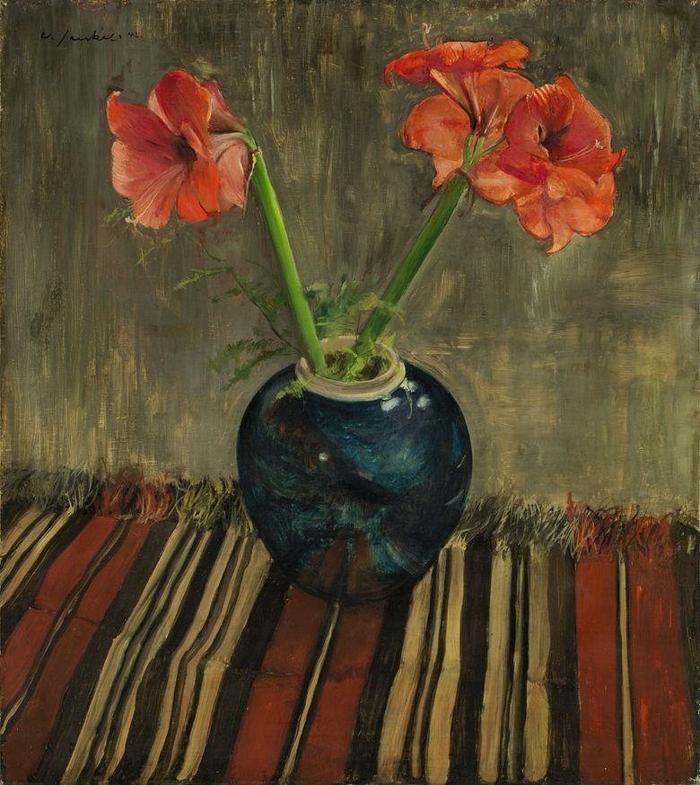 Willy Jaeckel | Amaryllis Stilleben Mit Blauem Götze (1930) | MutualArt