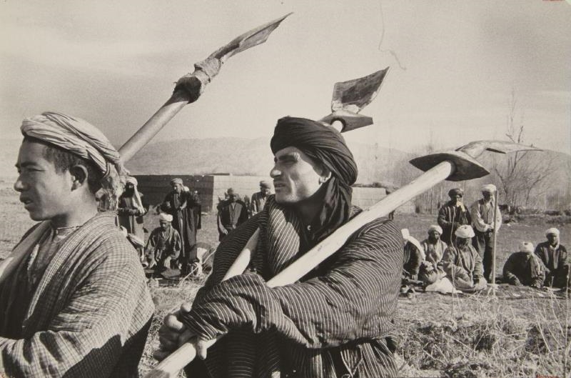 Marc Riboud | Ländliche Beerdigung/Rural Funeral Ceremony, Afghanistan ...