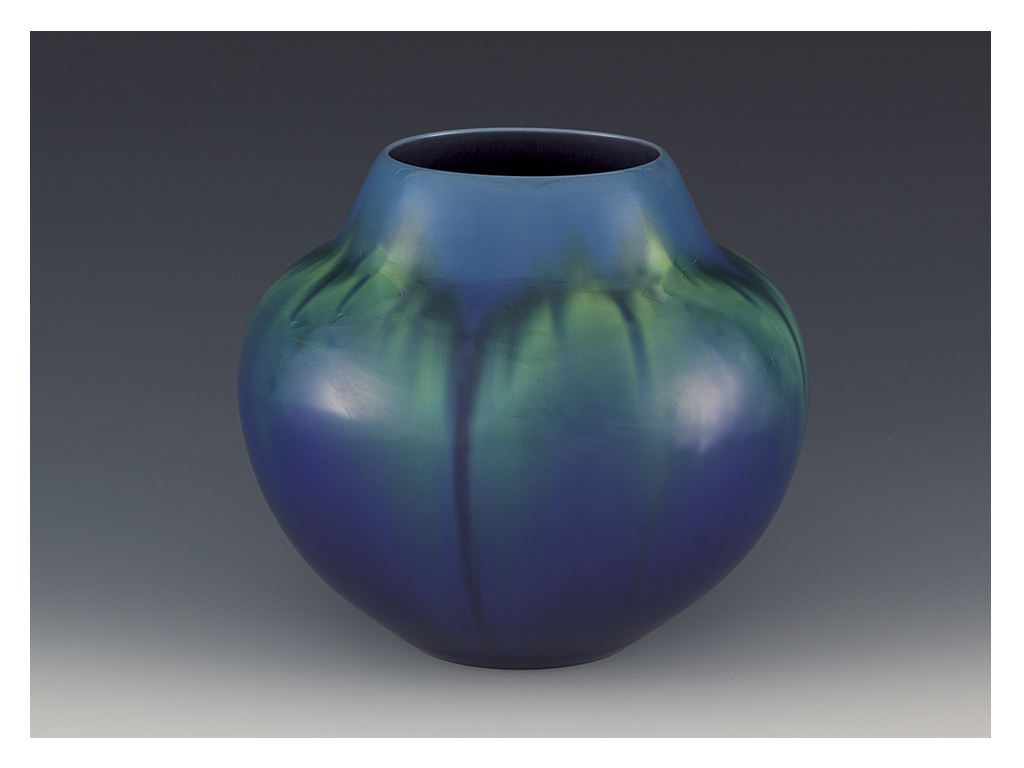 Tokuda Yasokichi III | A SHINE COLORED VASE | MutualArt