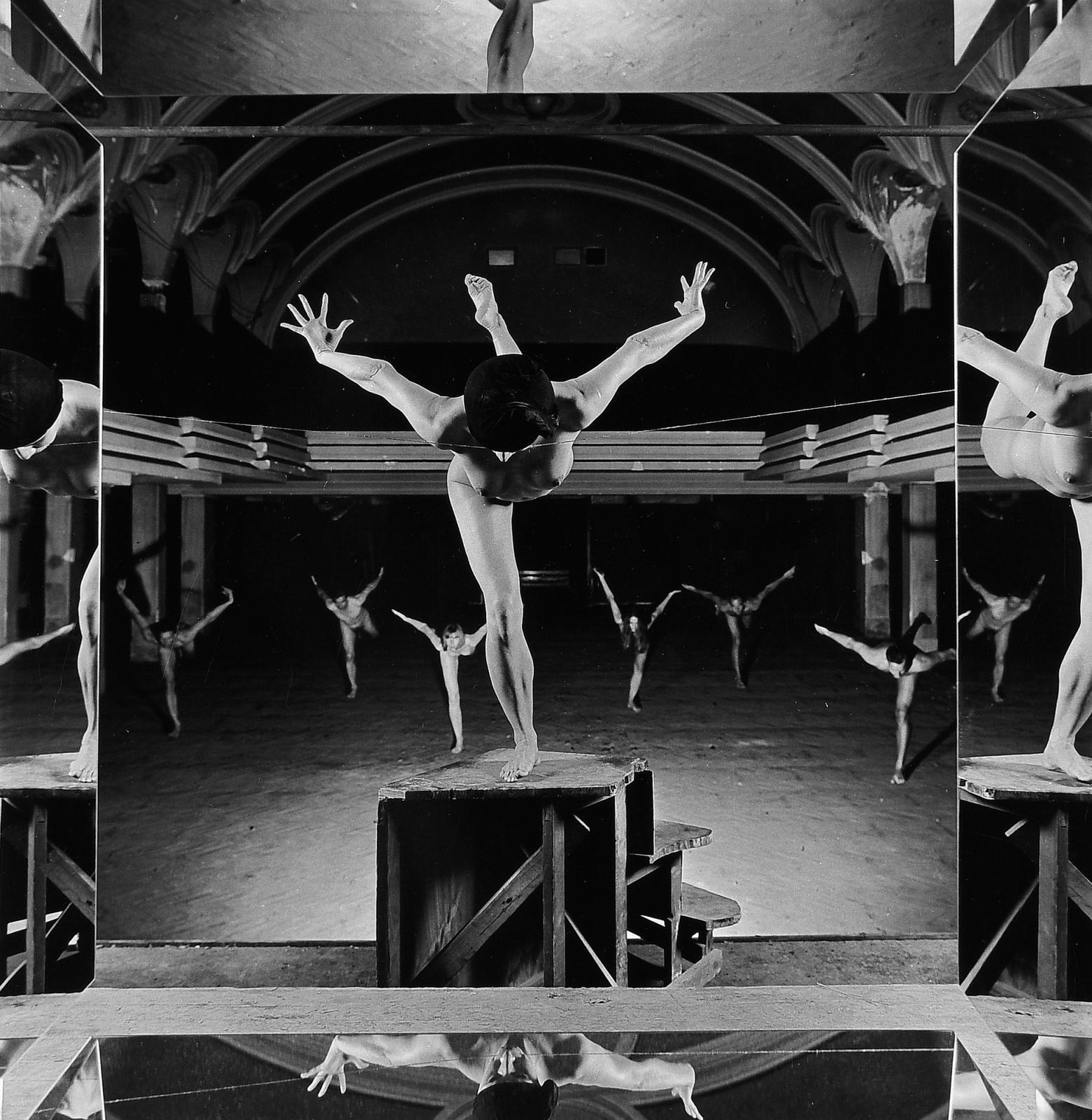 Vasil Stanko | Divadlo v Zrcadlech (1996) | MutualArt