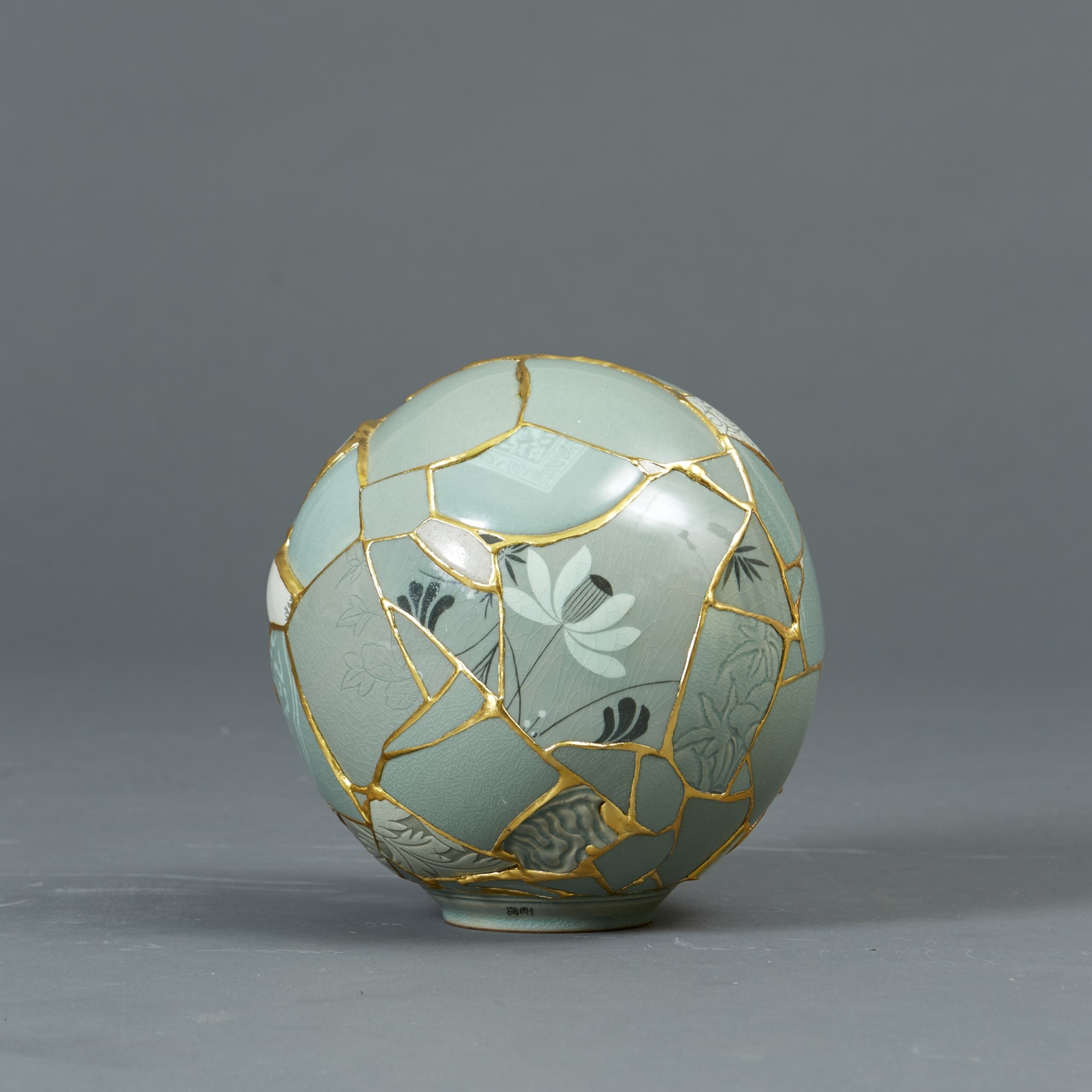 Yee, Sookyung | Translated Vase (2012) | MutualArt