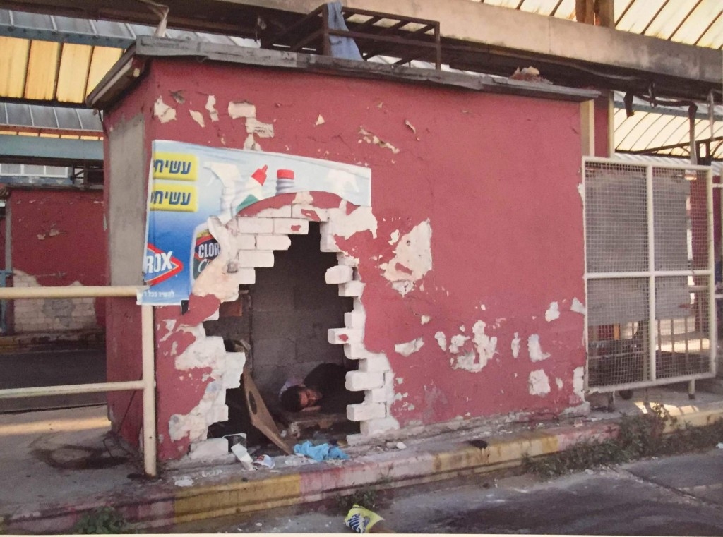 Alex Levac | Untitled | MutualArt