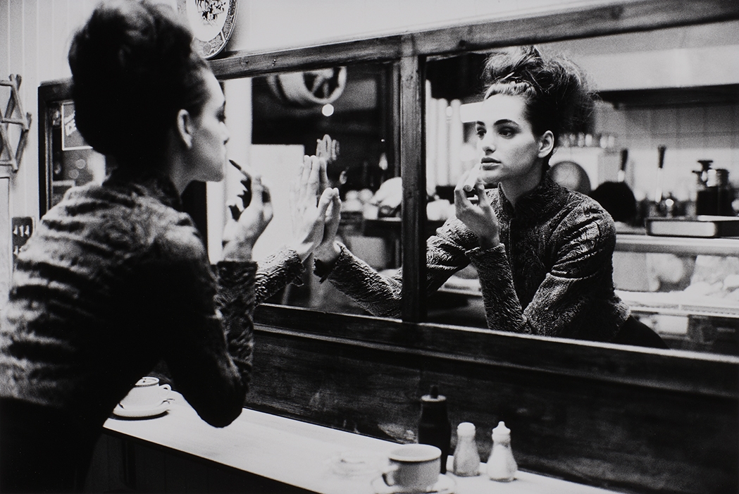 Pamela Hanson | Patty Sylvia Putting on Lipstick (1987) | MutualArt