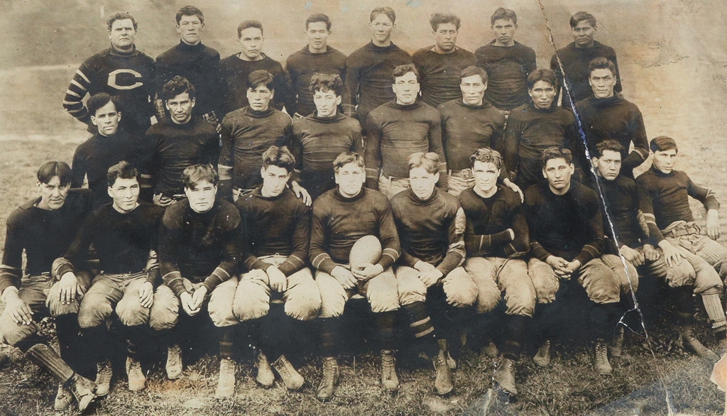 Jim Thorpe | Group portrait of the Carlisle Indian School's football ...