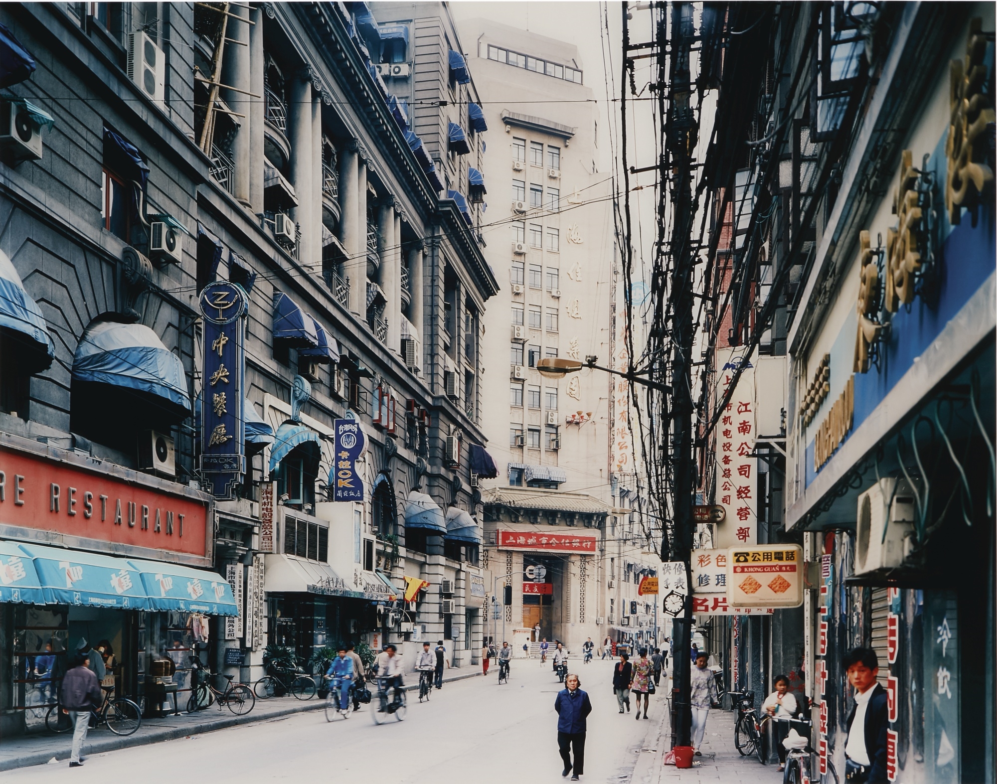 Thomas Struth | JIANGXI ZHONG LU, SHANGHAI (1996) | MutualArt