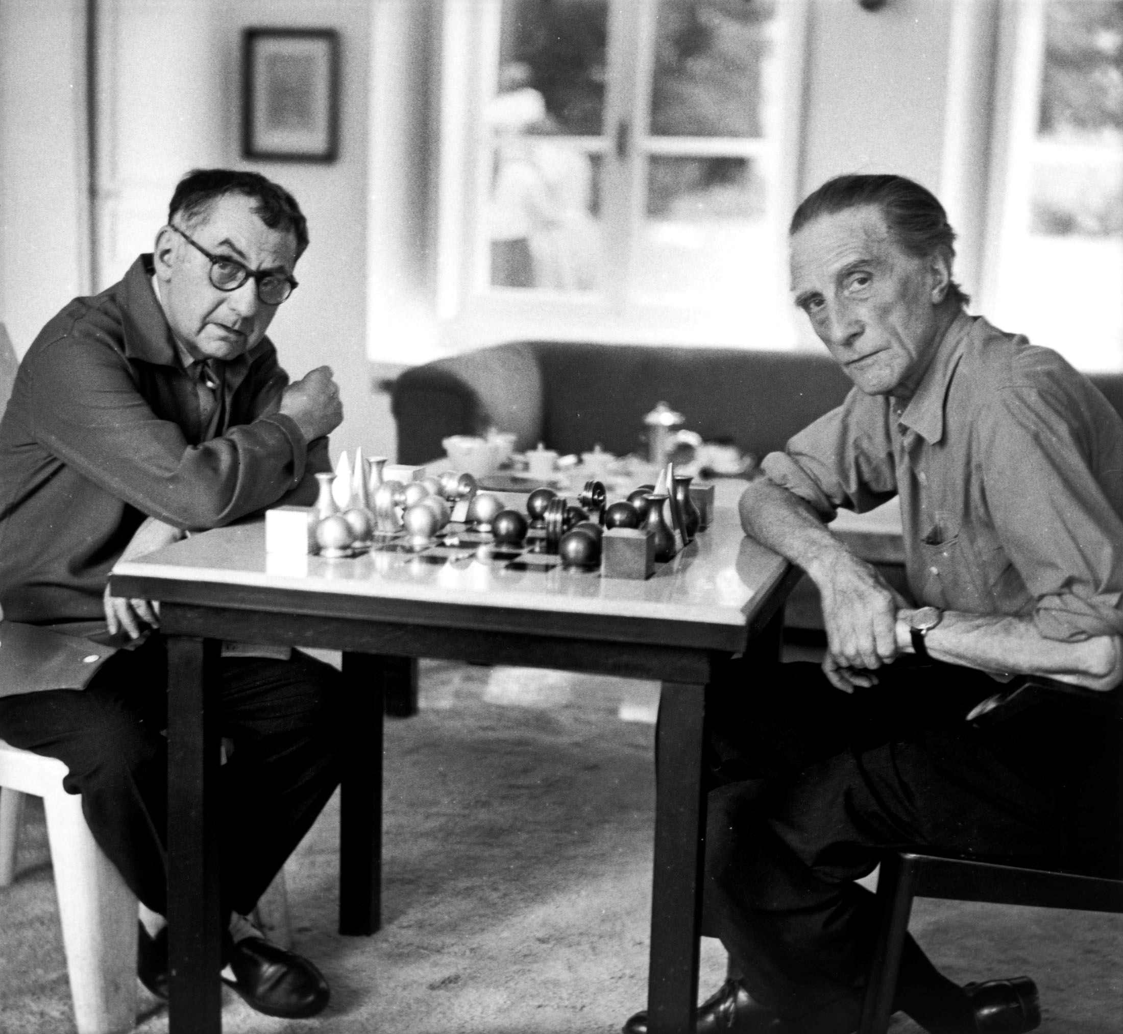 Michel Sima | Marcel Duchamp et Man Ray (Partie d‘échecs) (1957 ...