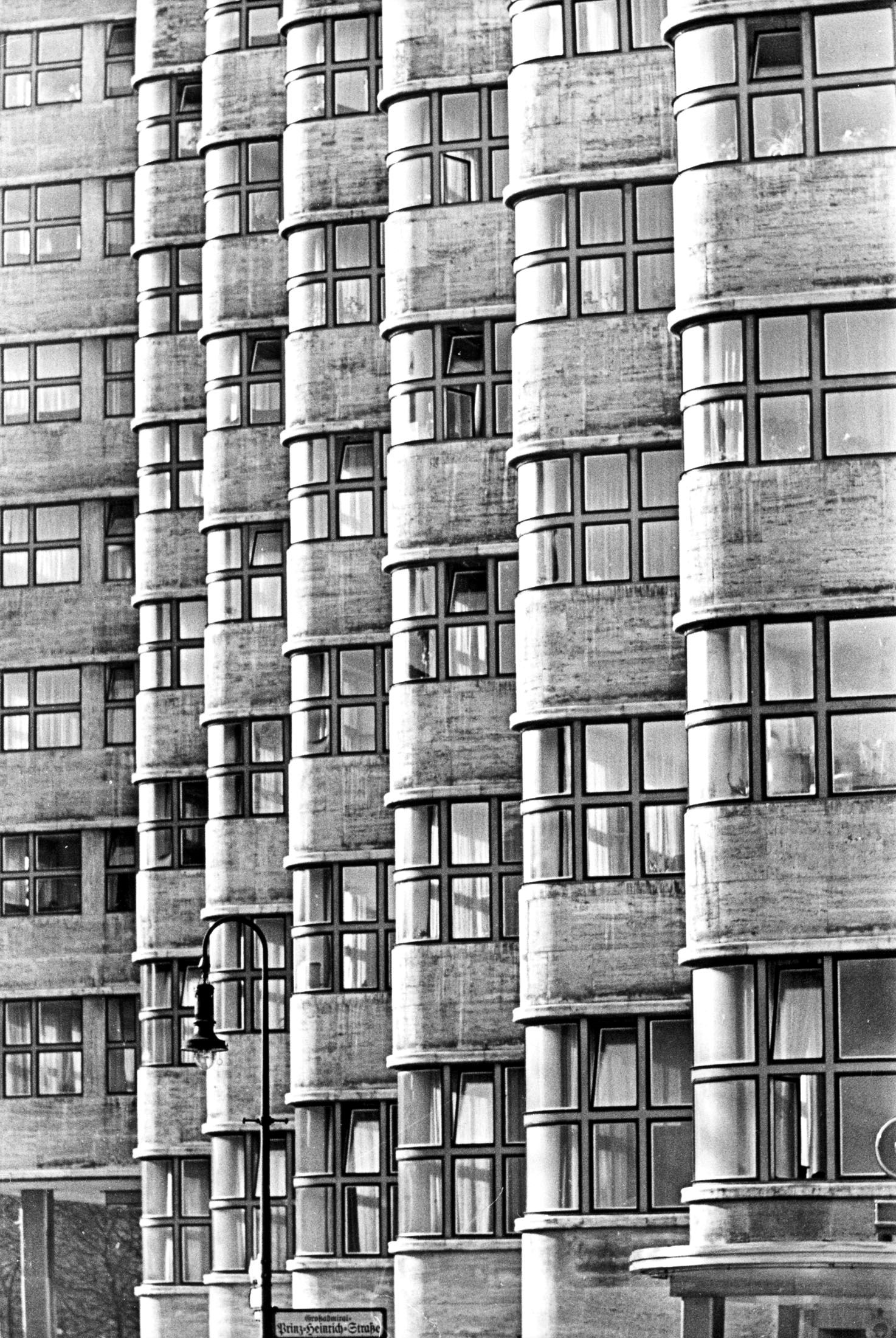 Wolf Strache | Berlin: Shell-Haus“ (1935) | MutualArt