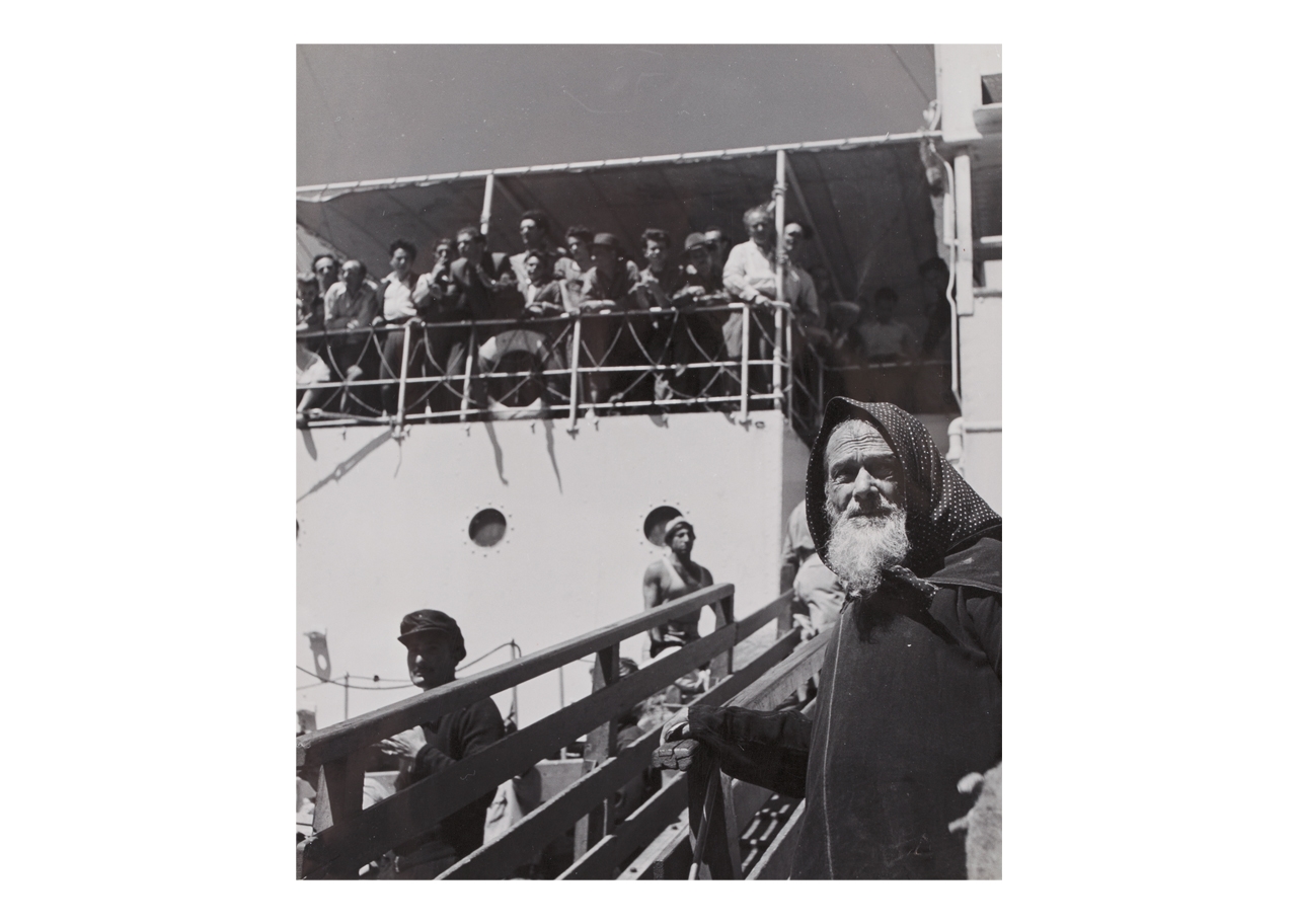 Robert Capa | Pablo Picasso and Francoise Gilot, Golfe-Juan, France ...