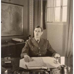 Cecil Beaton | Portrait de Charles de Gaulle (1942) | MutualArt