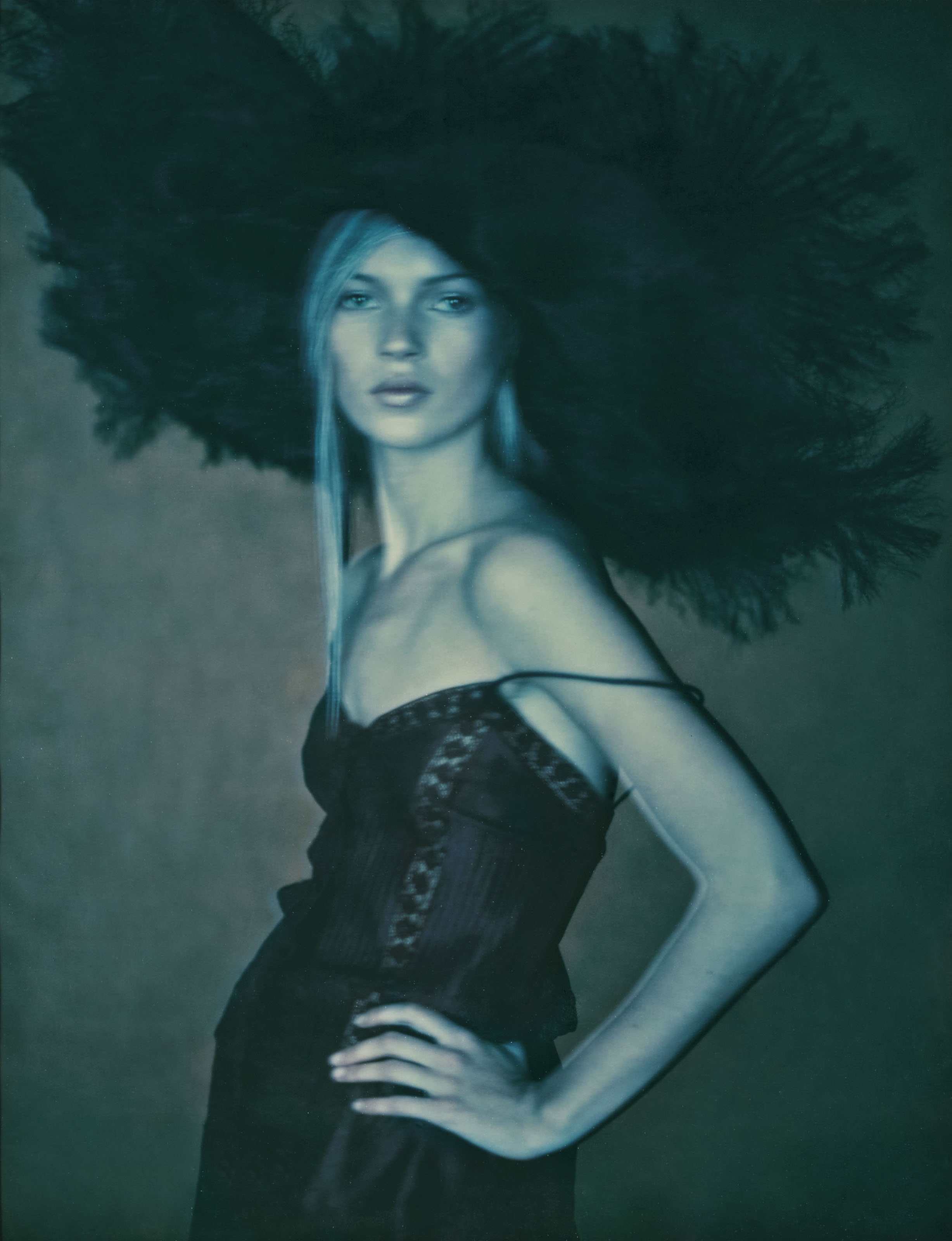 Paolo Roversi | Kate Moss pour Vogue, Paris (1994) | MutualArt