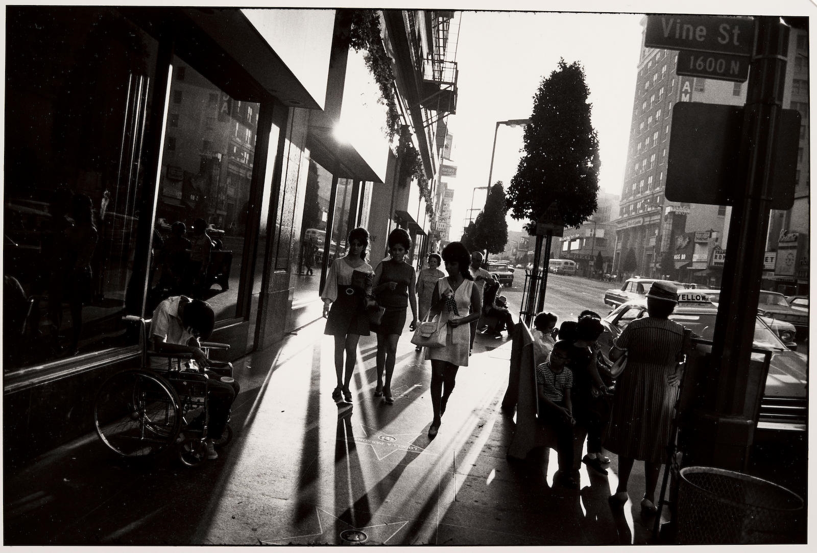 Garry Winogrand | Los Angeles | MutualArt