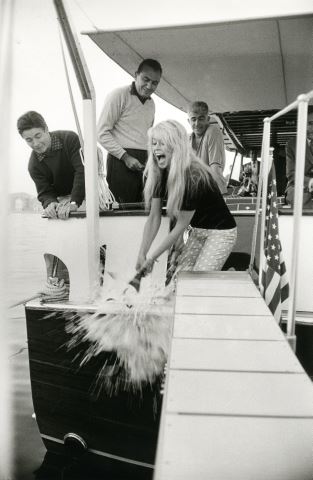 Manuel Litran | Brigitte Bardot avec le producteur Raoul Lévy, Jacques ...