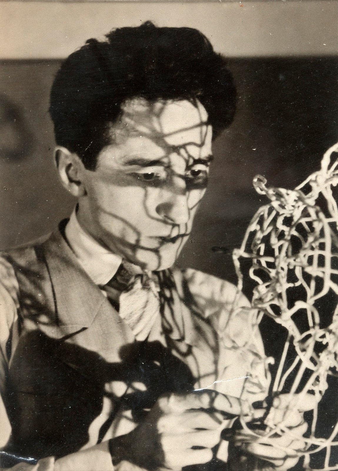 Man Ray | Portrait de Jean Cocteau. «Jean Cocteau avec le portrait en ...