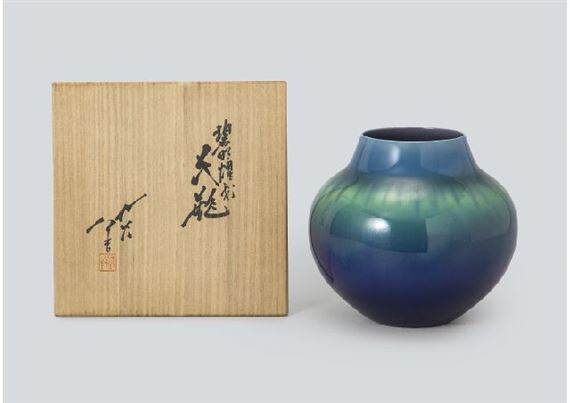 Tokuda Yasokichi III | Blue and brilliant glazed vase | MutualArt