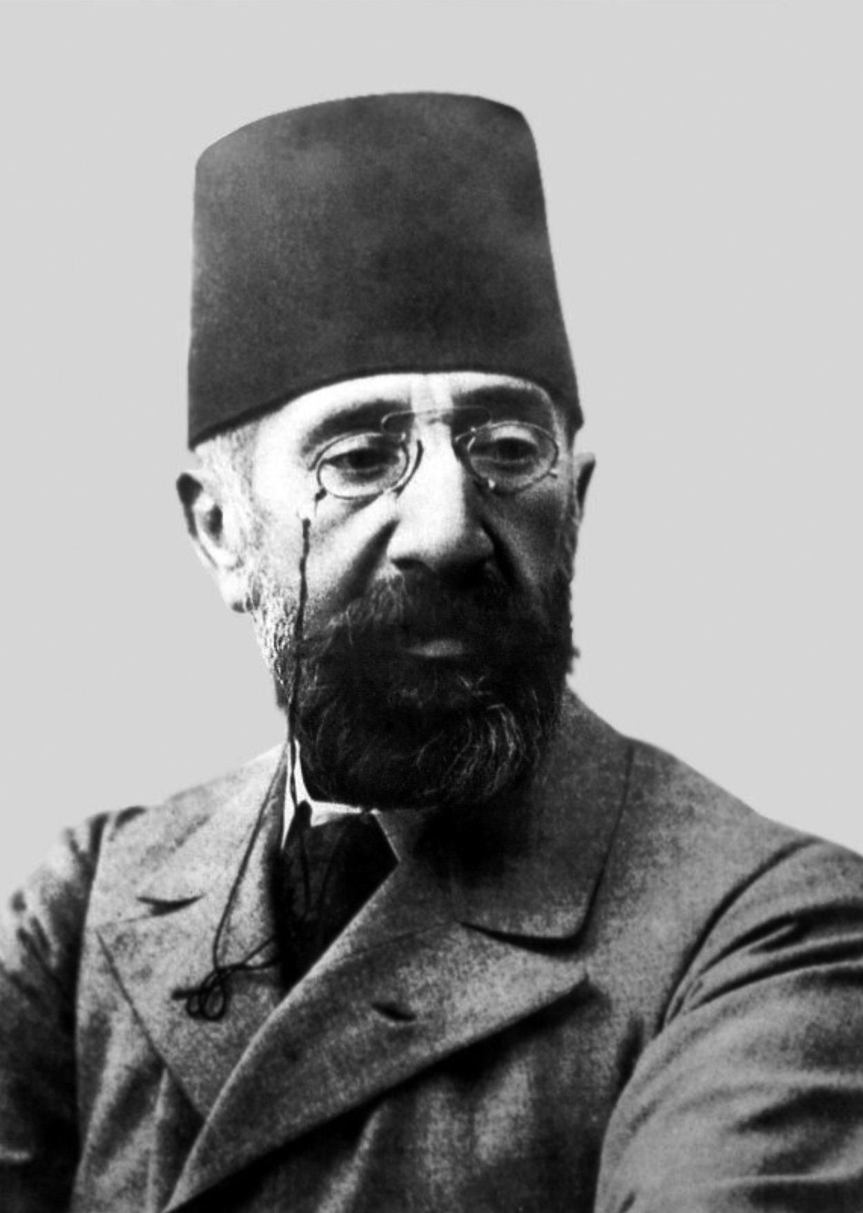 Osman Hamdi Bey | Dame turque de Constantinople (1881) | MutualArt