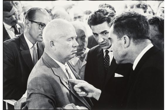 Erwitt, Elliott | 857 Artworks | MutualArt