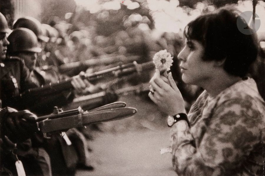 Marc Riboud | Jan Rose Kasmir et sa fleur, devant le Pentagone lors d ...