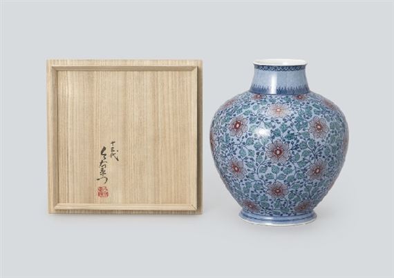 Imaizumi Imaemon | Iro-nabeshima vase depicting chrysanthemum (1989 ...
