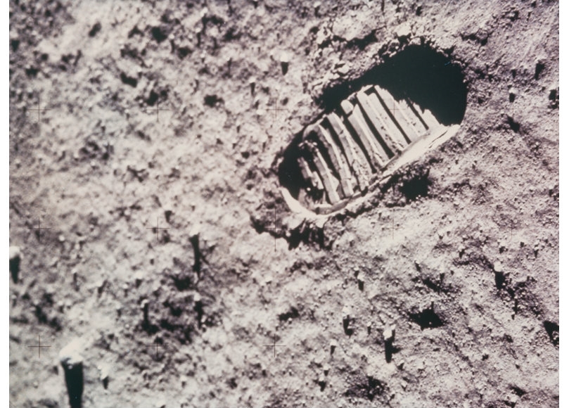 NASA | A Close-up View of an Astronauts Footprint in the Lunar Soil ...