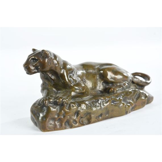 Antoine-Louis Barye | Lionne allongée sur une terrasse | MutualArt