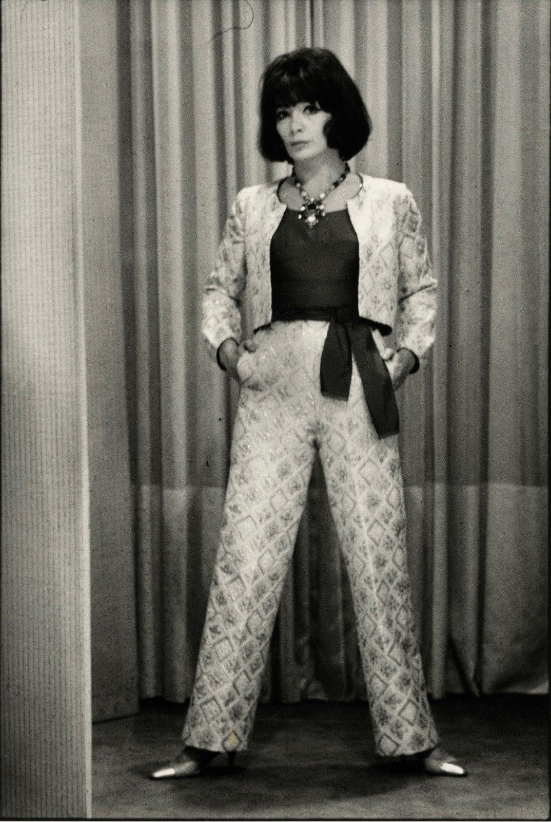 Shahrokh Hatami | Juliette Greco portant un tailleur Chanel, ca 1965 ...