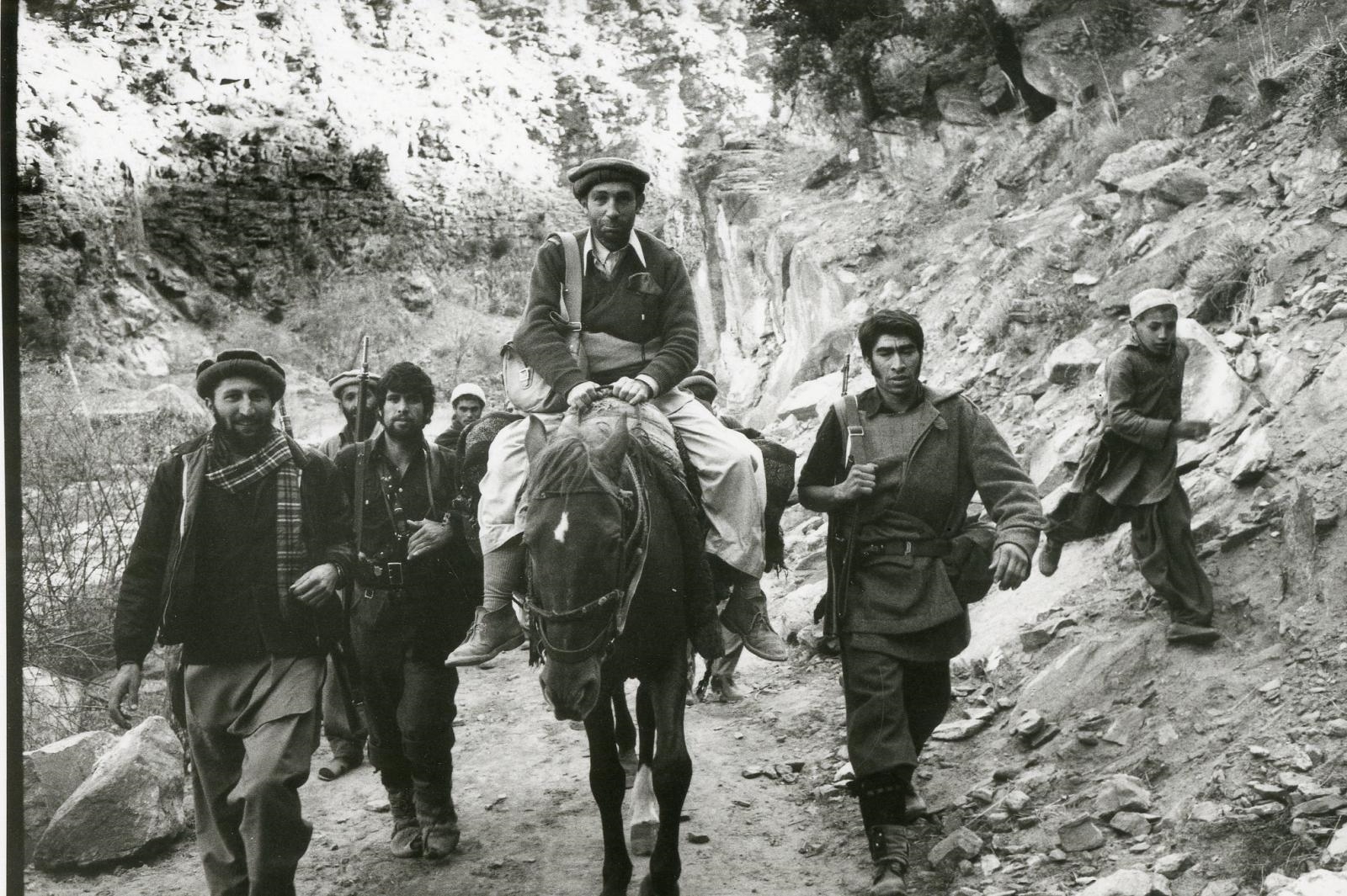 Raymond Depardon | Le commandant Massoud (Ahmed Chah Massoud) entouré ...