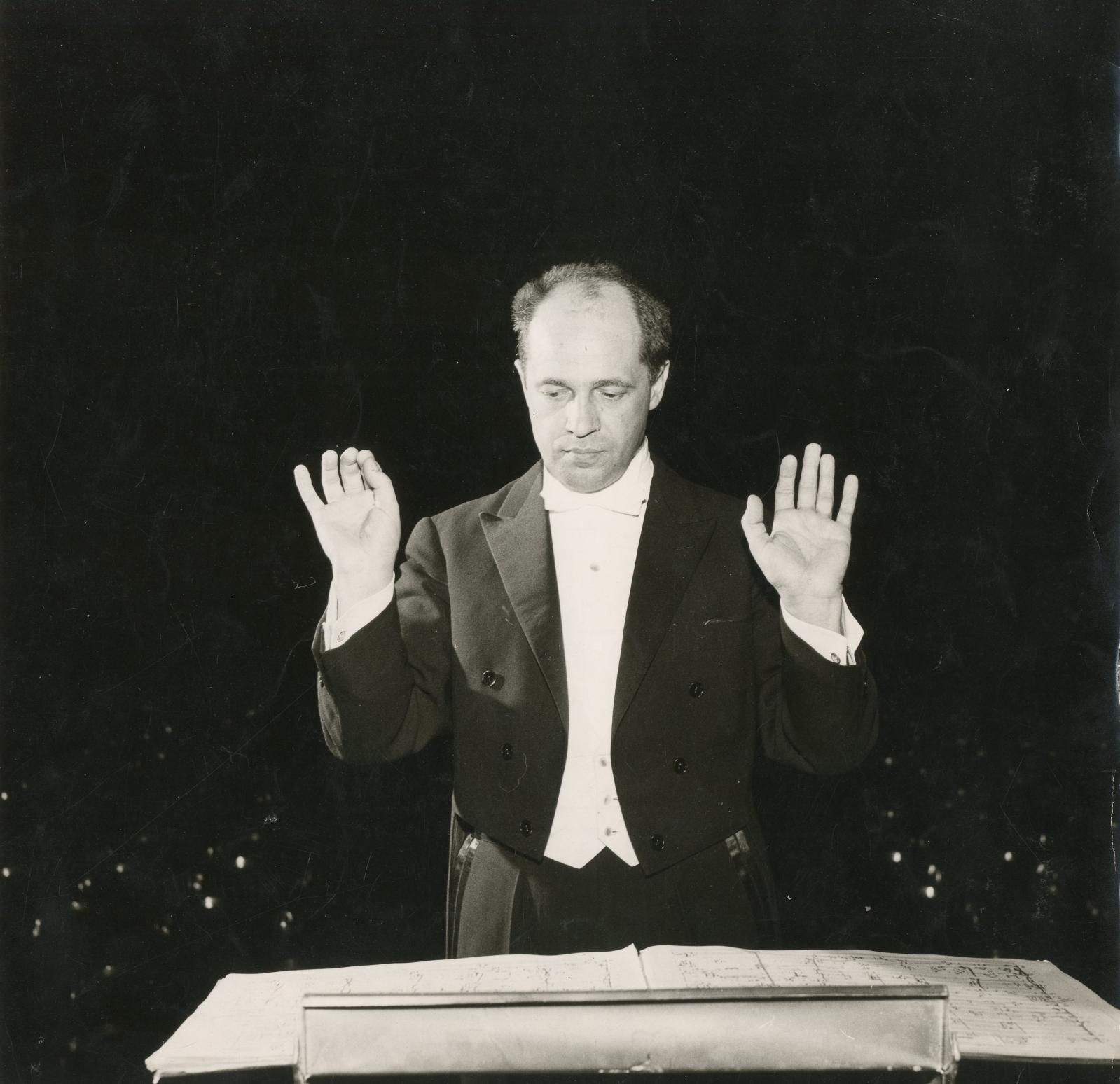 Jack Garofalo | Portrait de Pierre Boulez dirigeant son orchestre (1971 ...