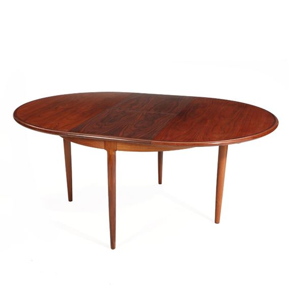 Niels Otto Møller | A circular rosewood extension table | MutualArt