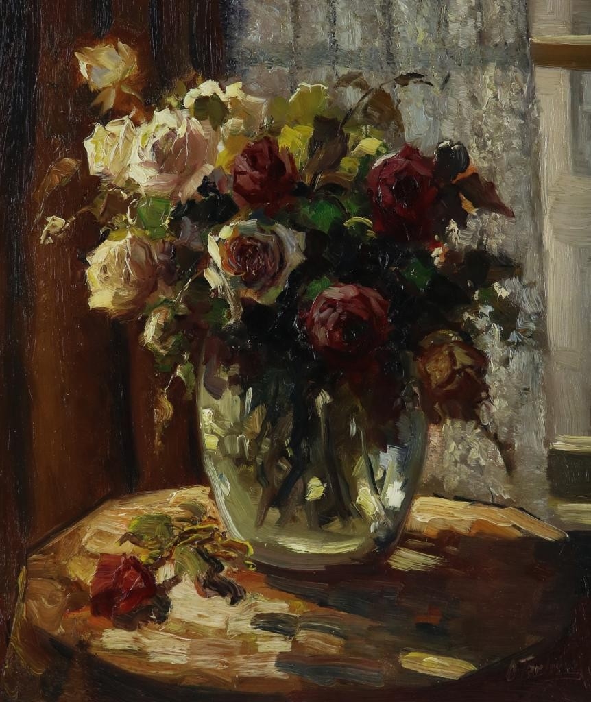 Kees Terlouw | bloemstilleven met rozen in glazen vaas bij raamopening | MutualArt