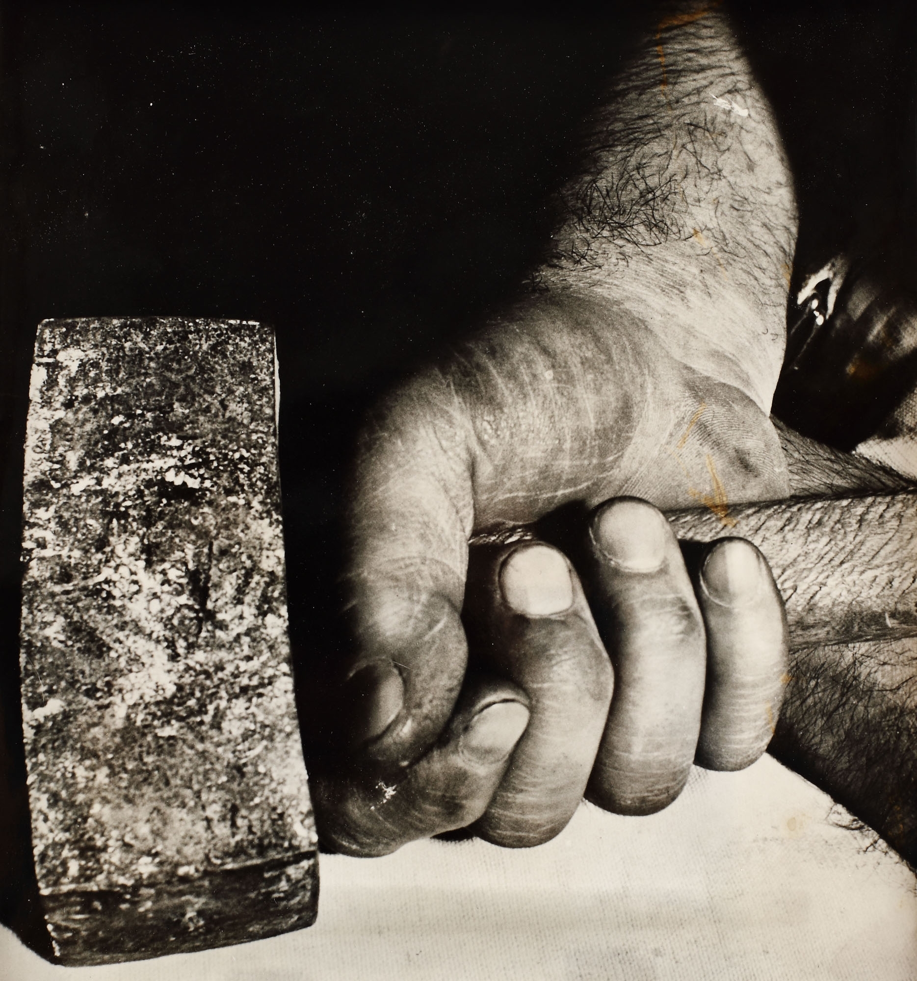 Wayne Miller | Main et maillet de Brancusi (Circa 1946) | MutualArt