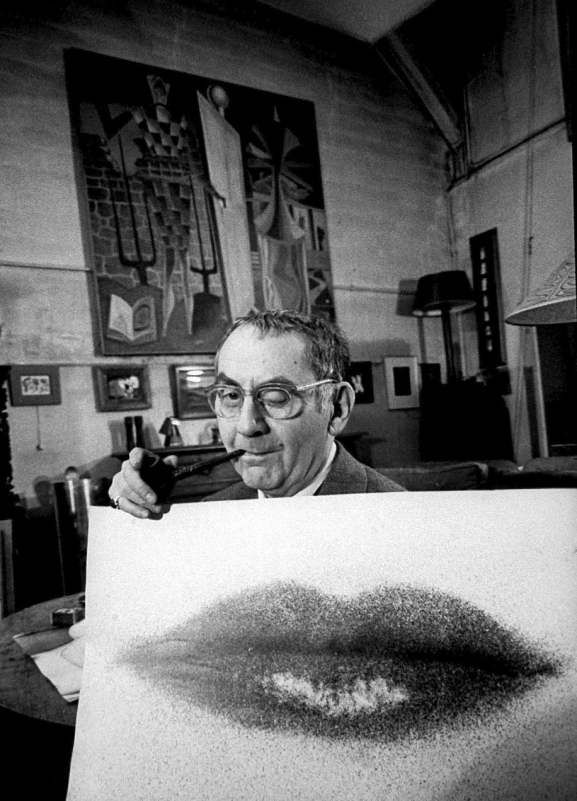 Loomis Dean | Man Ray holding his photograph of Lips (1961) | MutualArt