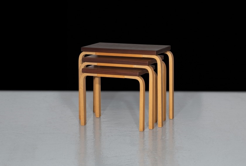 Alvar Aalto | Suite de trois tables basses gigognes mod. 88 – Création ...